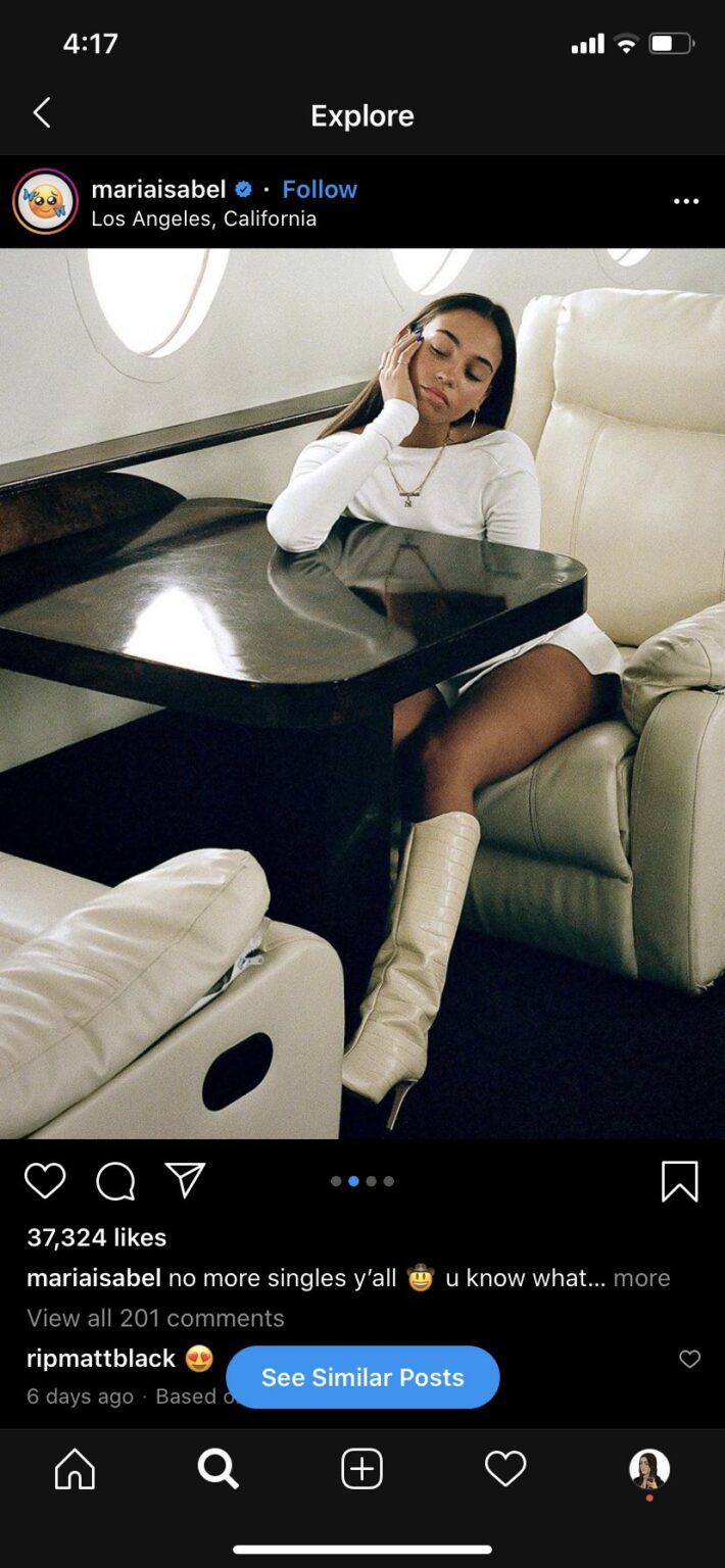 Influencers Are Staging Photoshoots In Fake Private Jets For Clout (8 Pics)