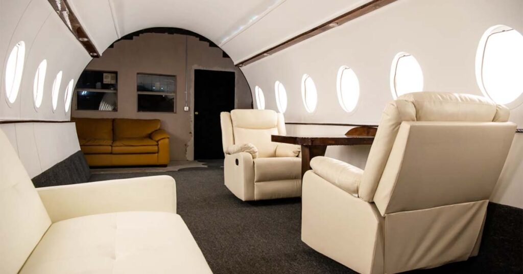 Influencers Are Staging Photoshoots In Fake Private Jets For Clout (8 Pics)