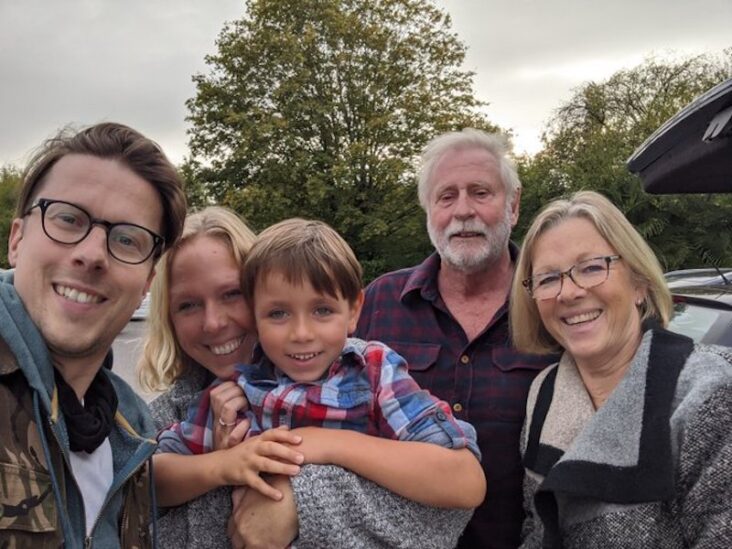 Man Realizes Random Dude Has Been In the Group Chat Instead Of Dad