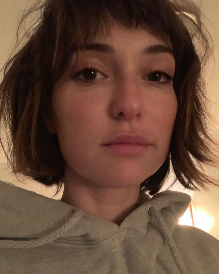 "AT&T Woman" Milana Vayntrub Says She's Now Hiding Her Body In Ads