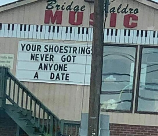 19 Pics From The Sign War Going On Between Businesses In Virginia