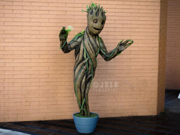 One-Legged Man Uses His Disability To Create Epic Halloween Costumes ...