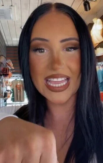 Man Leaves Phone Number For Hooters Waitress While Dining With Another ...