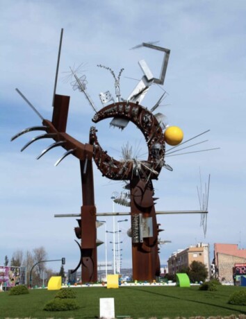 People Are Sharing The Strangest Public Art Sculptures They've Ever ...