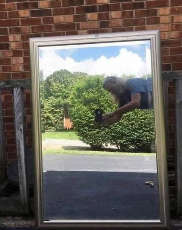 50 Times Trying To Sell A Mirror Turned Into Comedy Gold