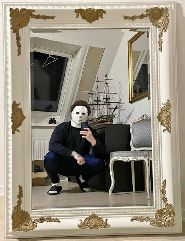 50 Times Trying To Sell A Mirror Turned Into Comedy Gold